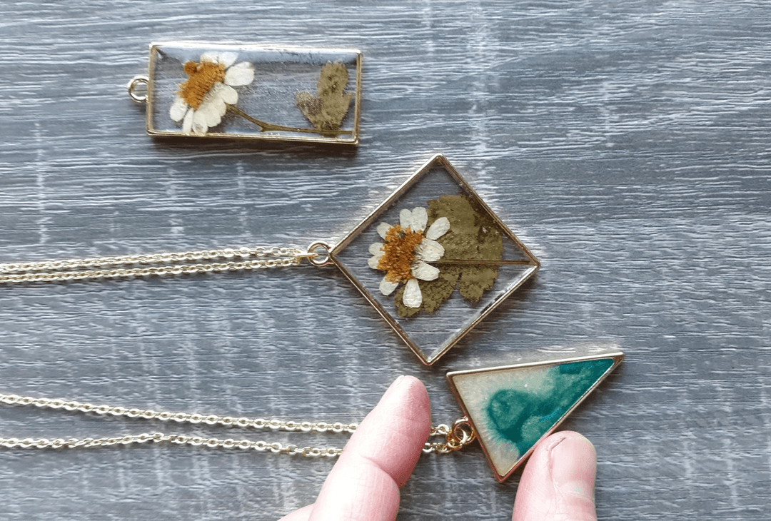 Guide : comment fabriquer des bijoux en résine | Skillshare Blog